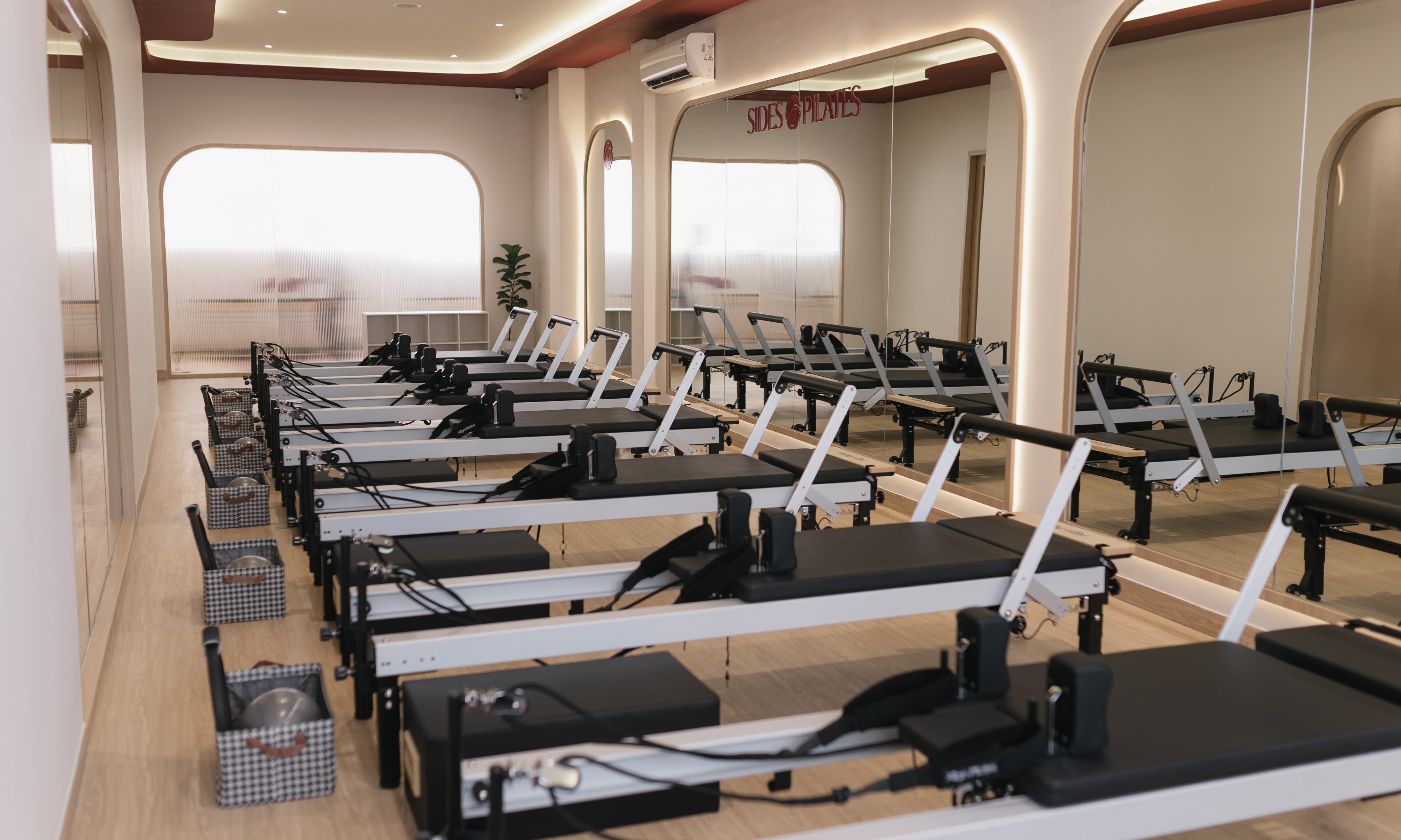 Sides Pilates: Lies Bewertungen und buche Kurse auf ClassPass