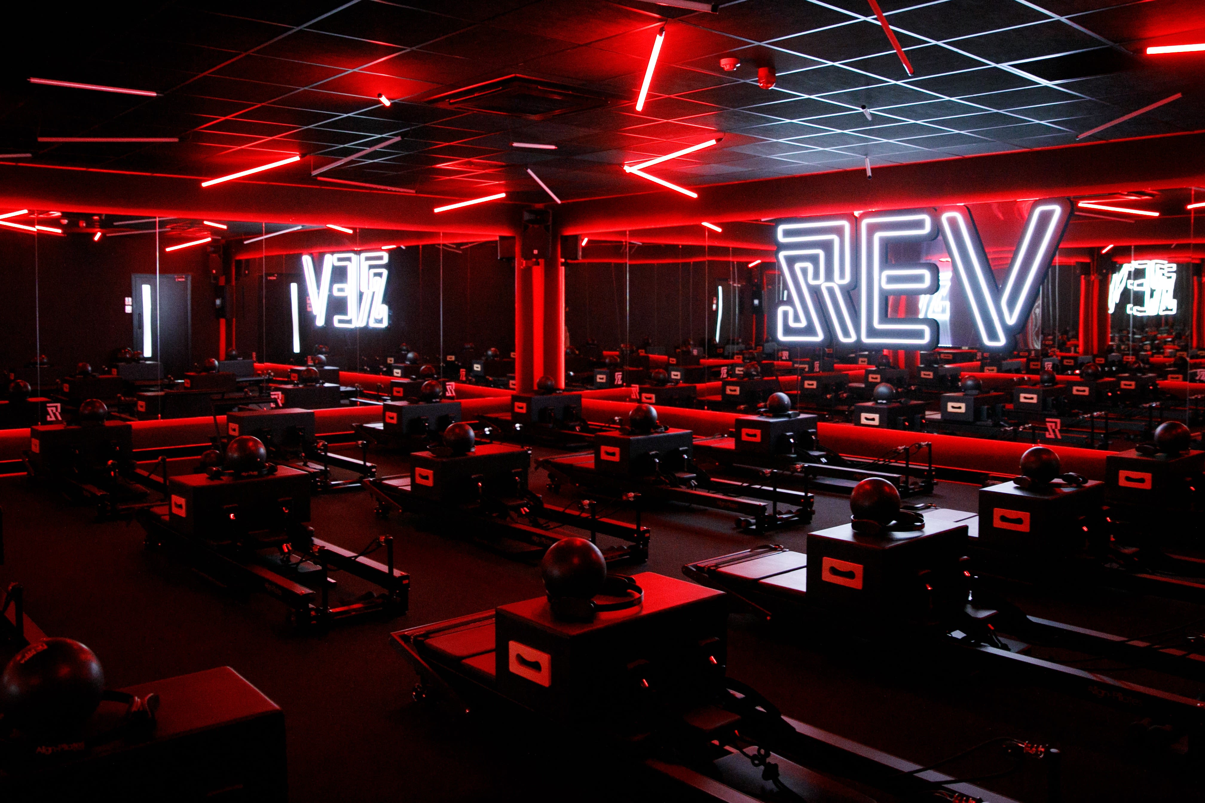 Revolution Studios - REFORMERのレビューを読み、ClassPassでクラスを予約する