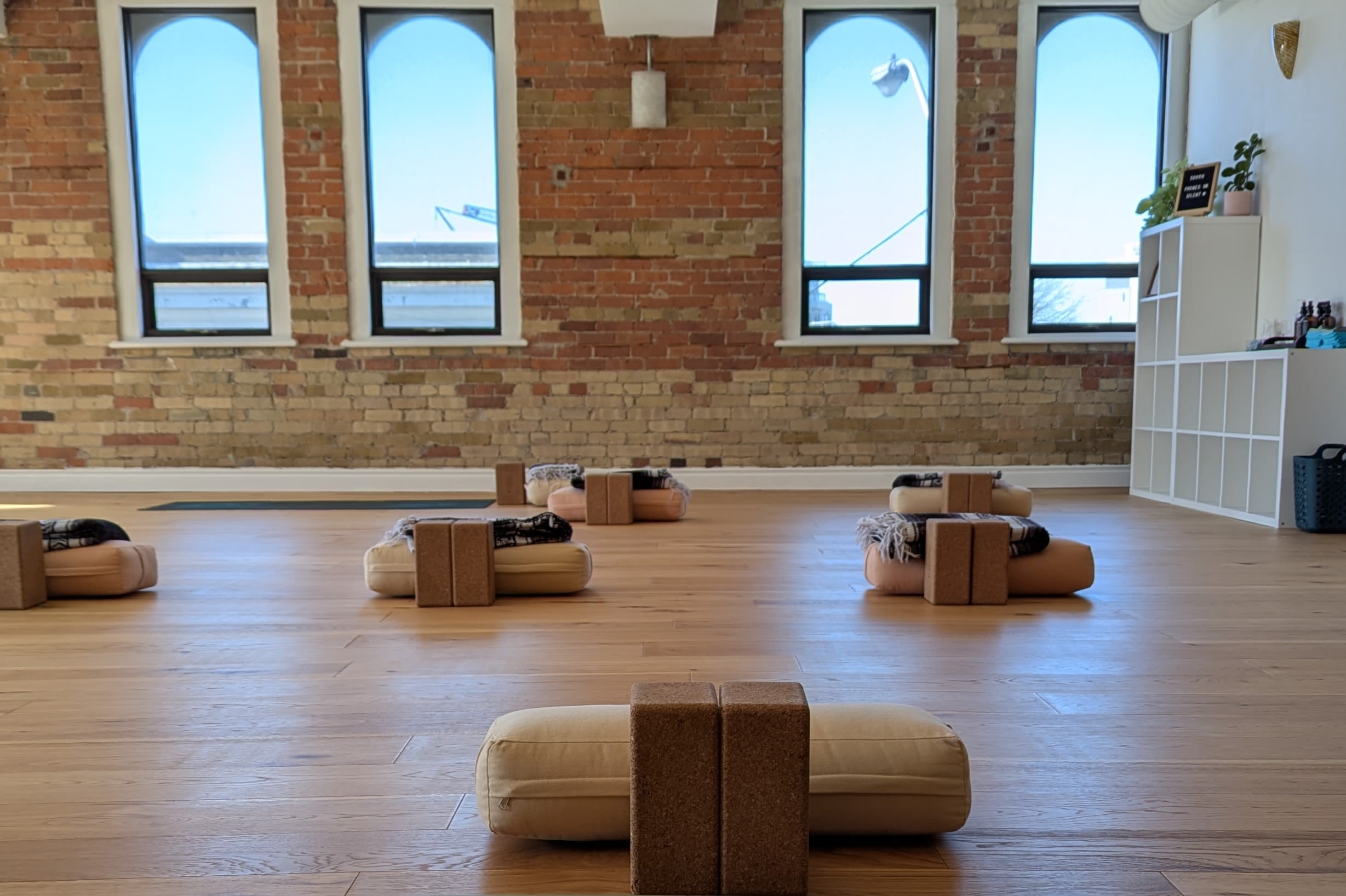 Ebb & Flo Studioのレビューを読み、ClassPassでクラスを予約する