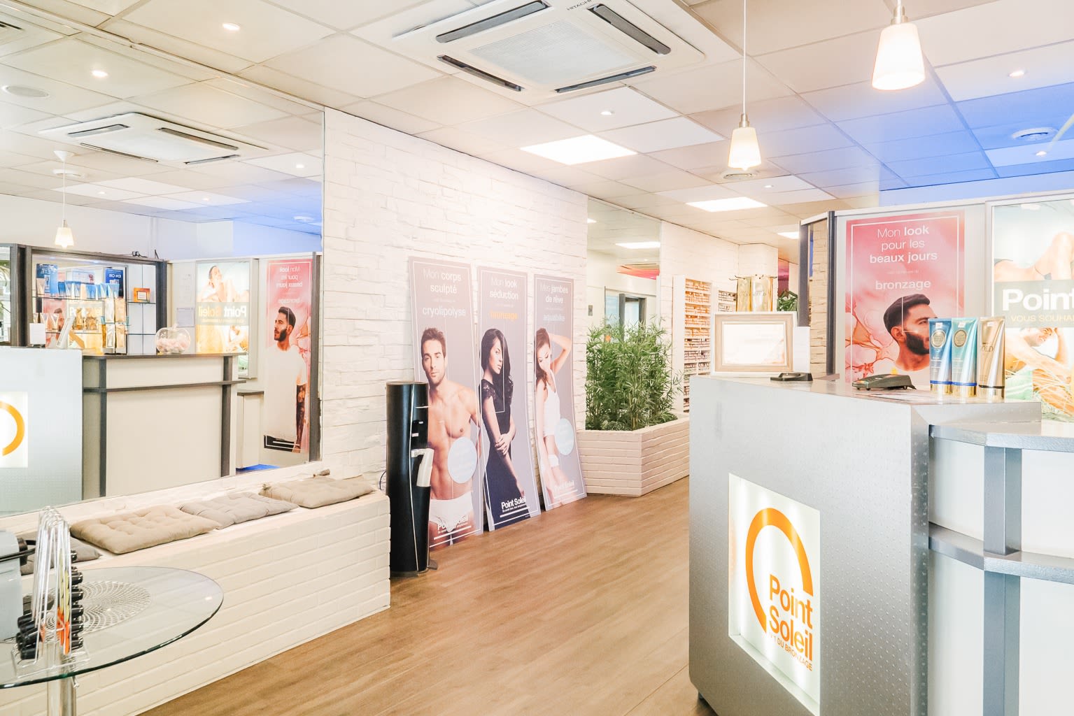 Jolie Silhouette - Point Soleil Cambronne: Lees recensies en boek ...