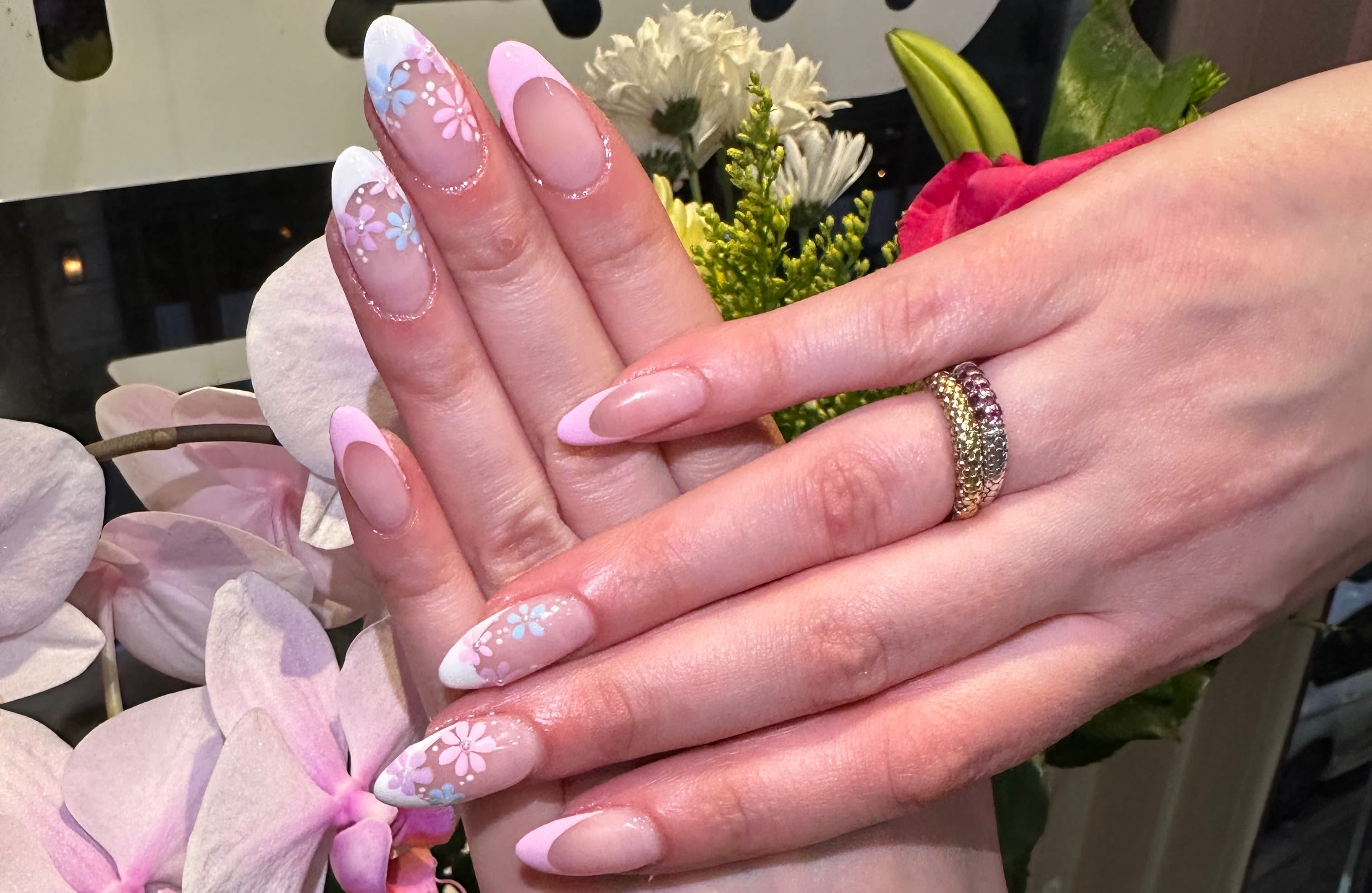 Fleur D Or Nail Bar Art