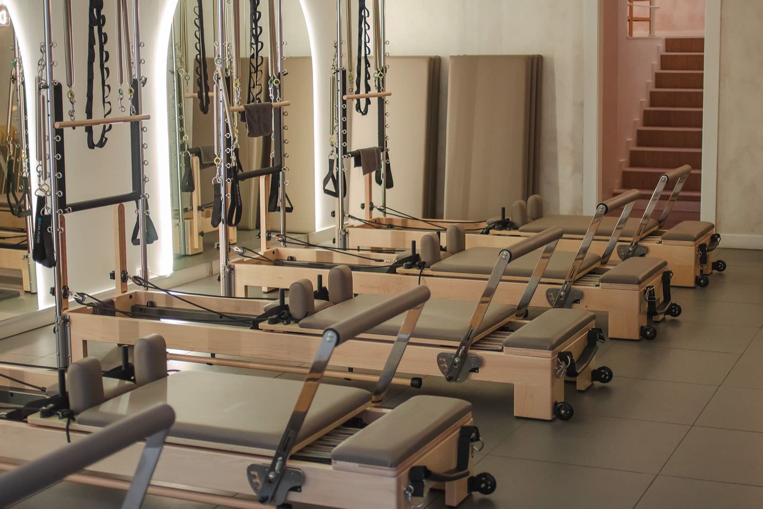 Dharma Estudioのレビューを読み、ClassPassでクラスを予約する