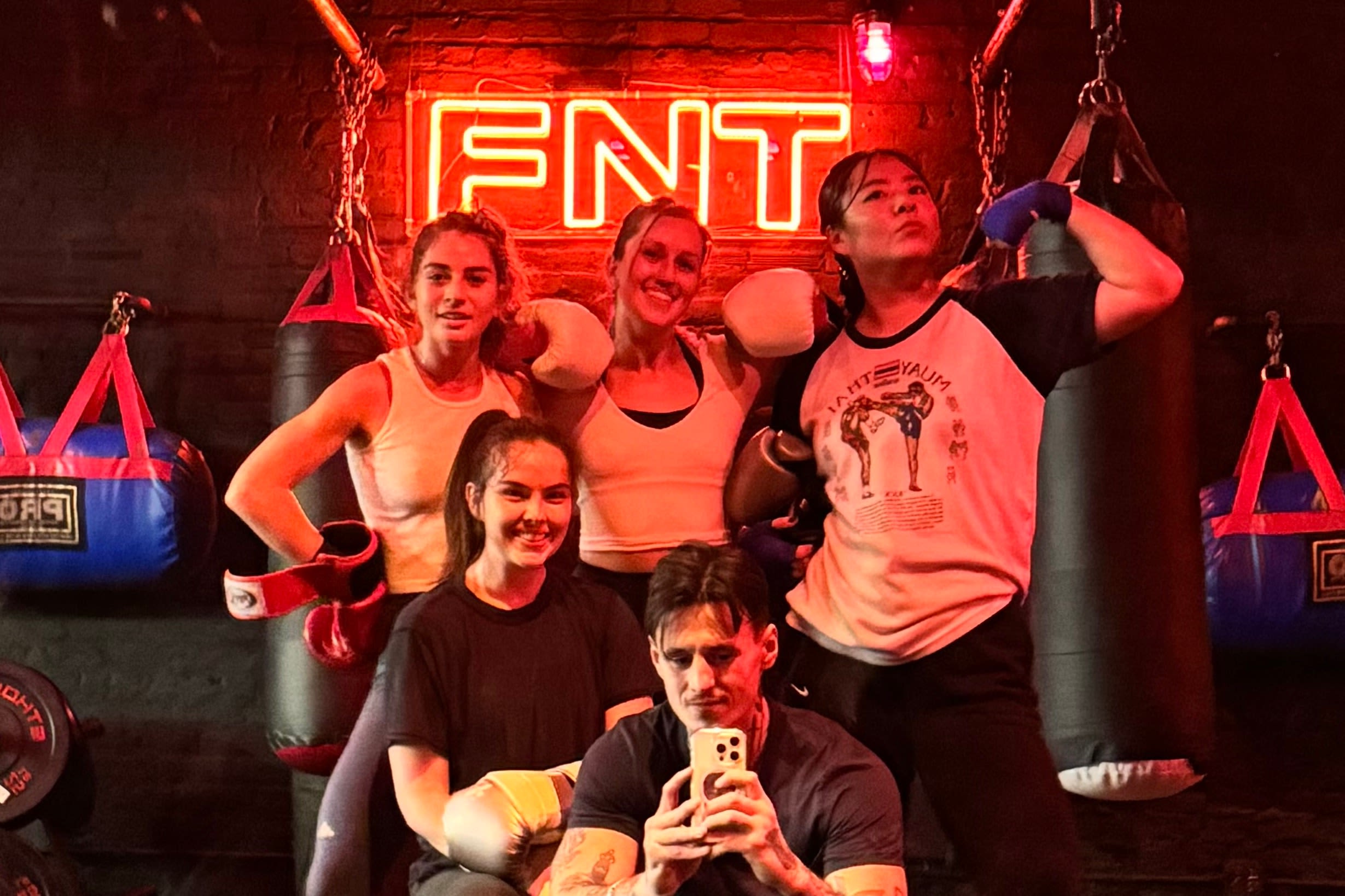 FNT Boxing Clubのレビューを読み、ClassPassでクラスを予約する