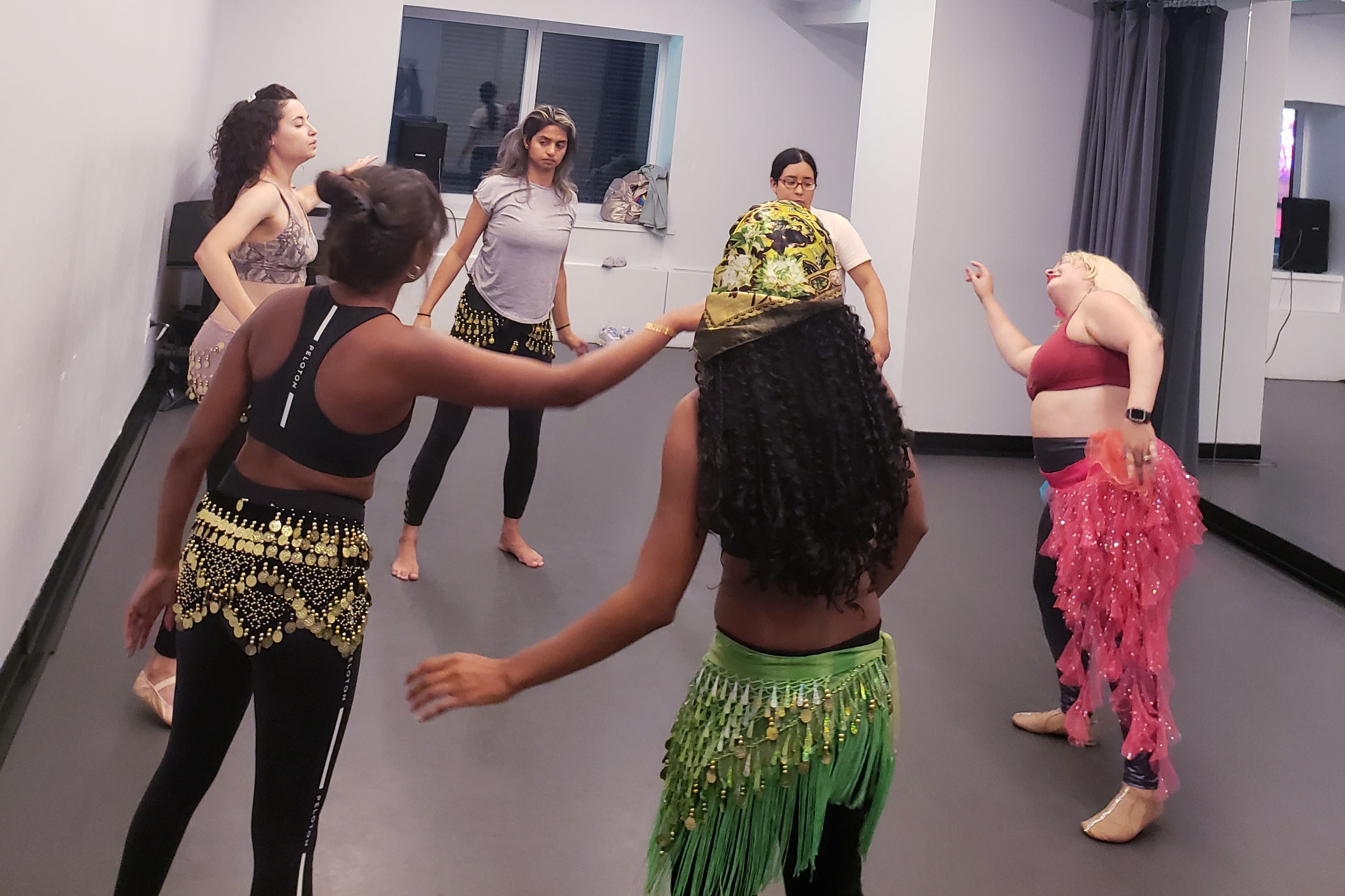 Belly Dance with SHEBA : Lire les avis et réserver des cours sur ClassPass