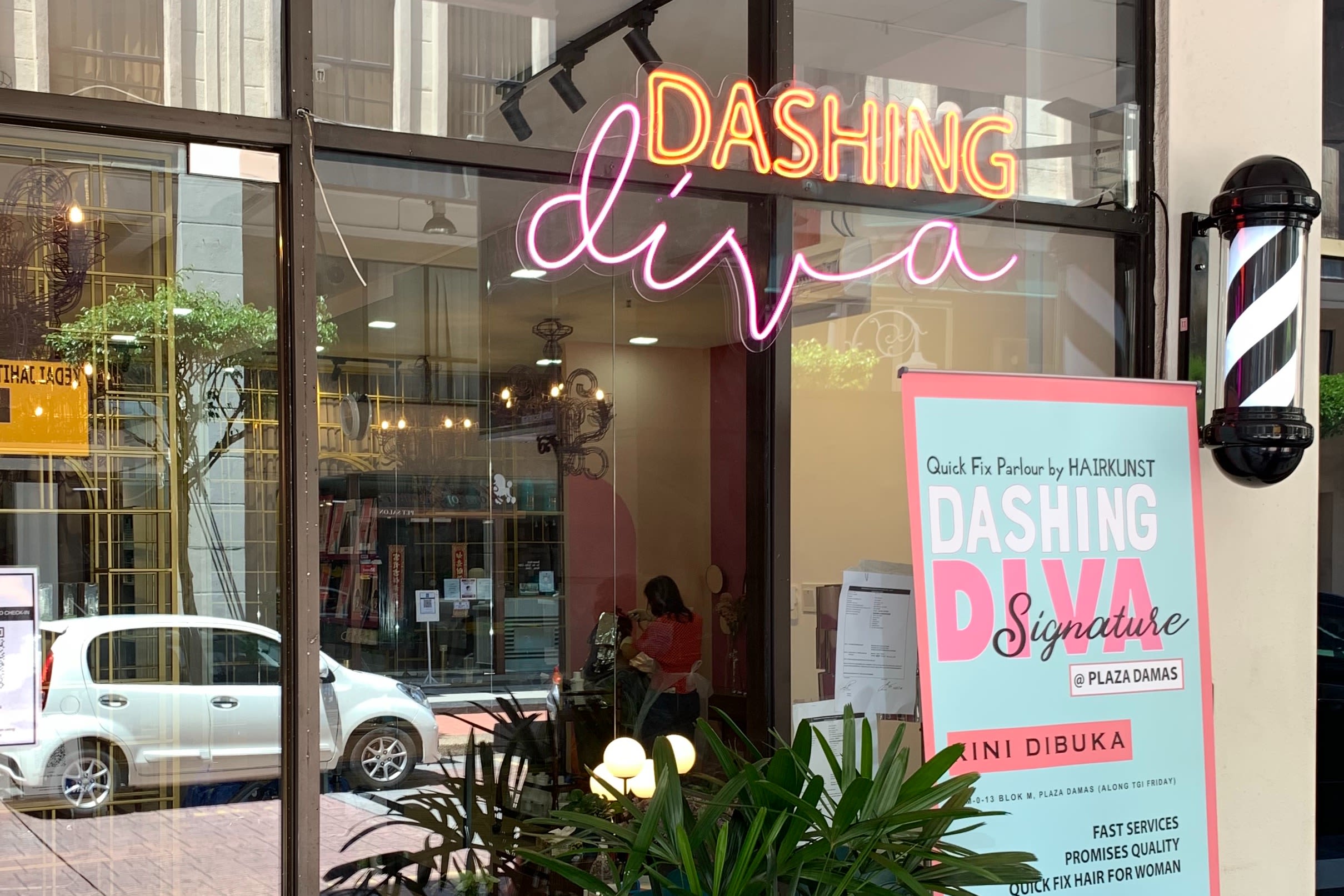 Dashing Diva Signature Plaza Damas - Female Only: Lies Bewertungen und ...